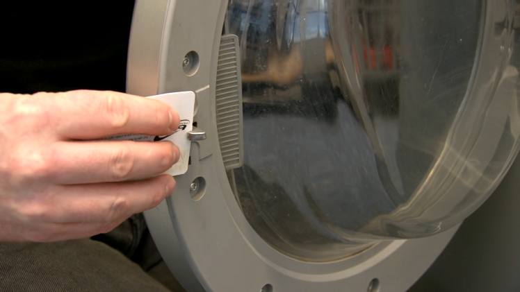 How to Unlock a Washing Machine Door | eSpares