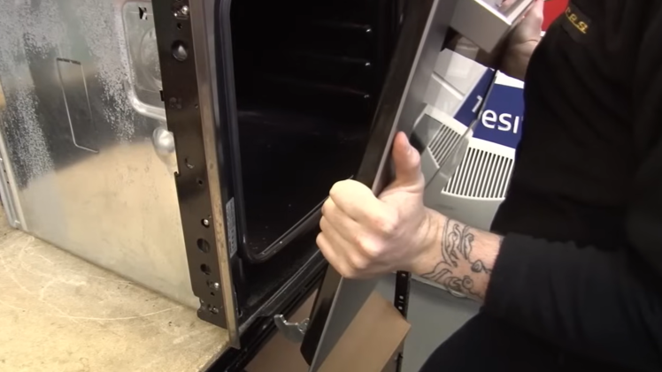 How to Replace an Oven Thermostat in an Electric Cooker | eSpares